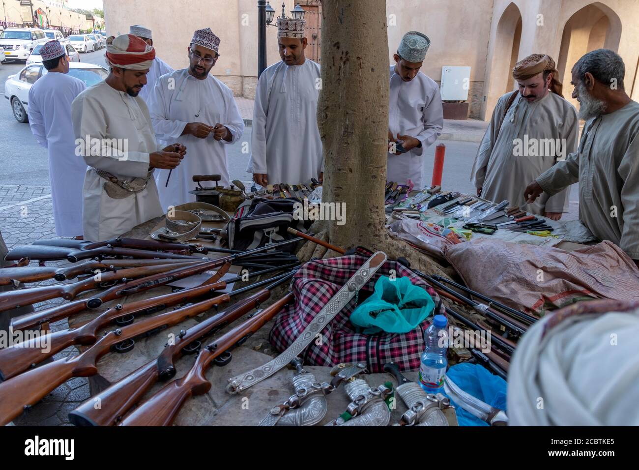 Omani men checking the Gun sale at the Nizwa market Stock Photo - Alamy