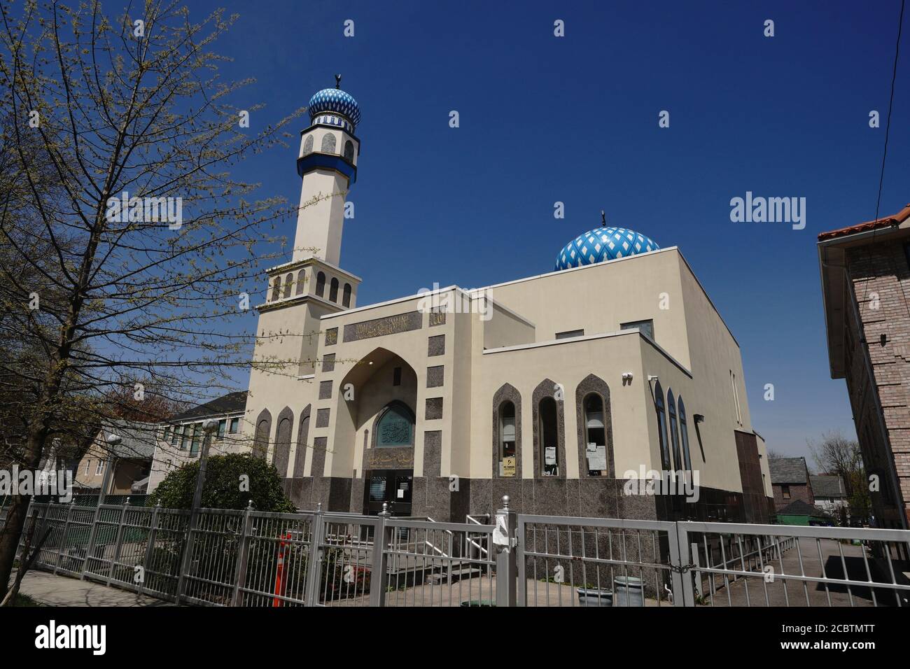 A view of Masjid Hazrati Abu Bakr Siddique in Flushing Queens.Mosques ...