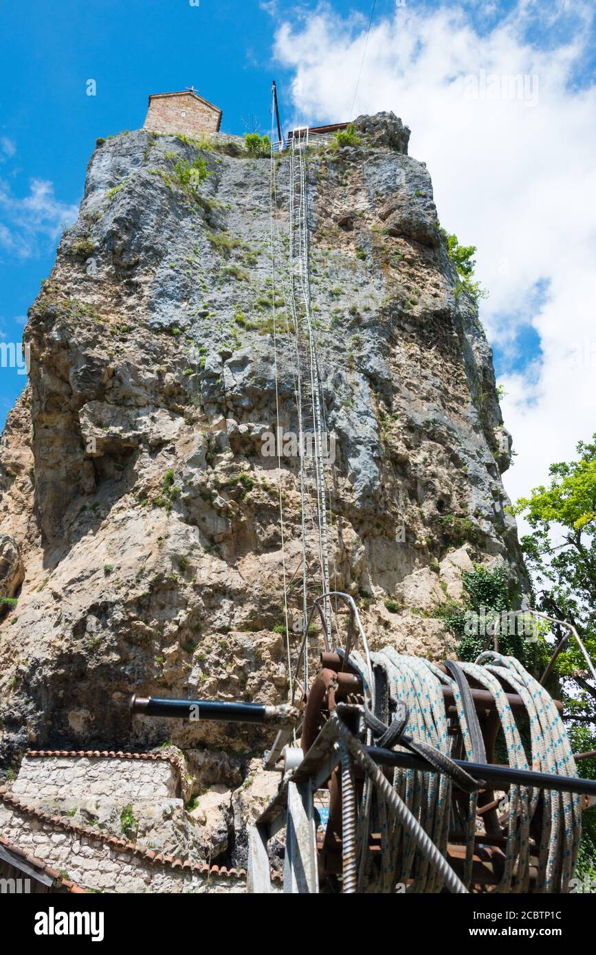 View of limestone pillar hi-res stock photography and images - Alamy