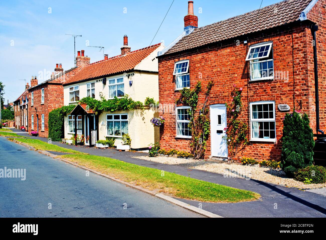 Yorkshire village cottages hi-res stock photography and images - Alamy