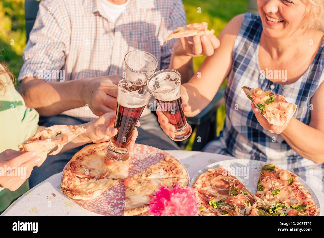 Happy people eating hi-res stock photography and images - Alamy