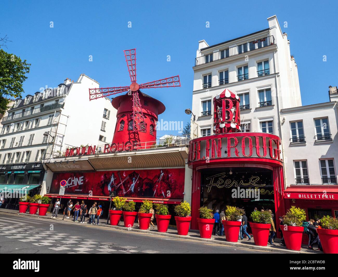 Exterior moulin rouge hi-res stock photography and images - Alamy