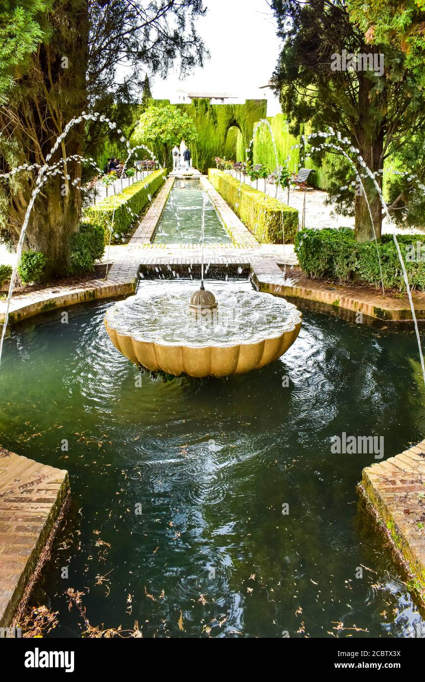 A fountain at the gardens in Alhambra Stock Photo - Alamy