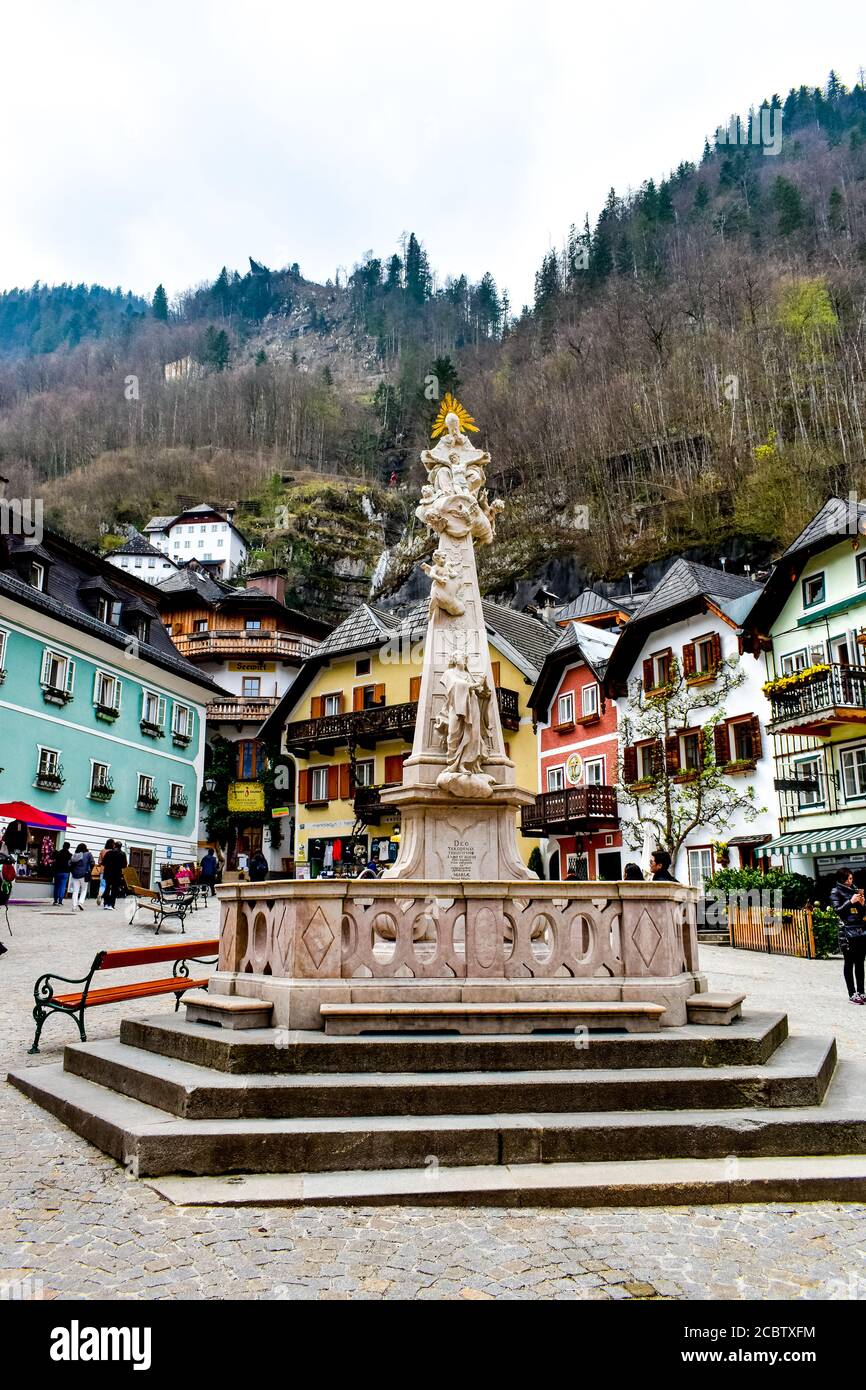 Holy trinity statue hi-res stock photography and images - Alamy