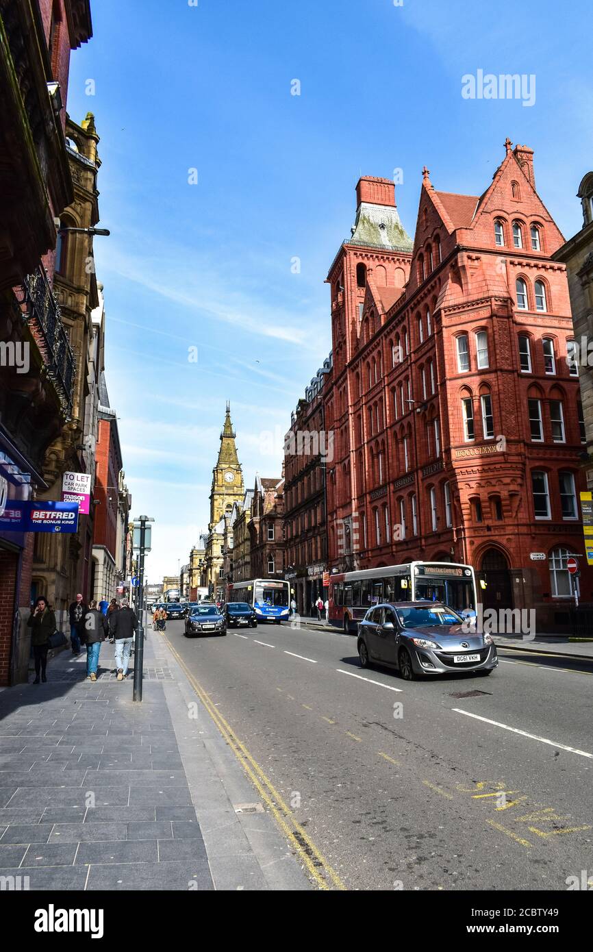 Old brick building sidewalk hi-res stock photography and images - Alamy