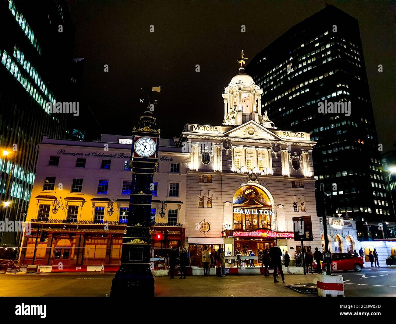 Victoria Palace Theatre Stock Photo - Alamy