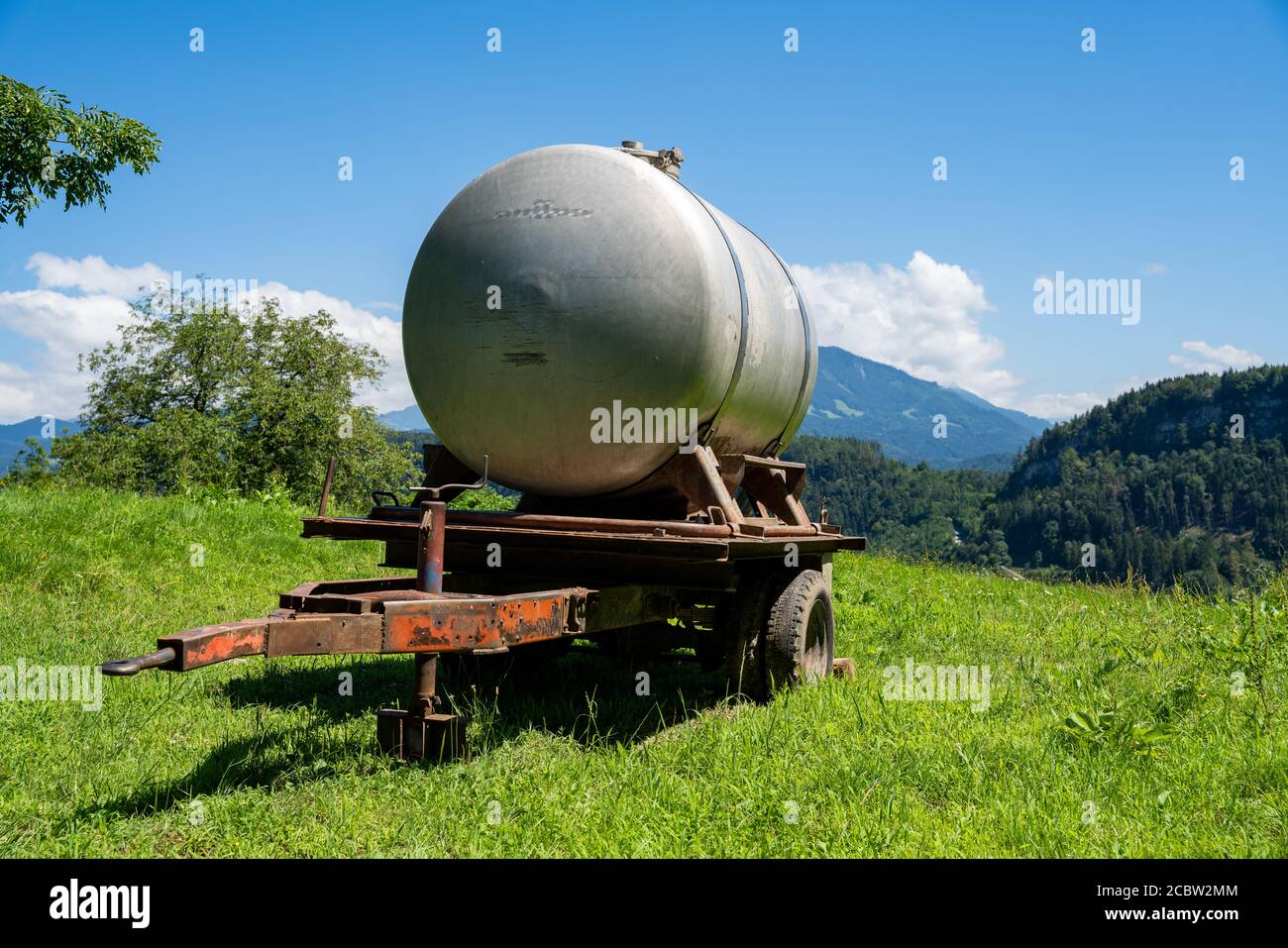Milk truck hi-res stock photography and images - Alamy