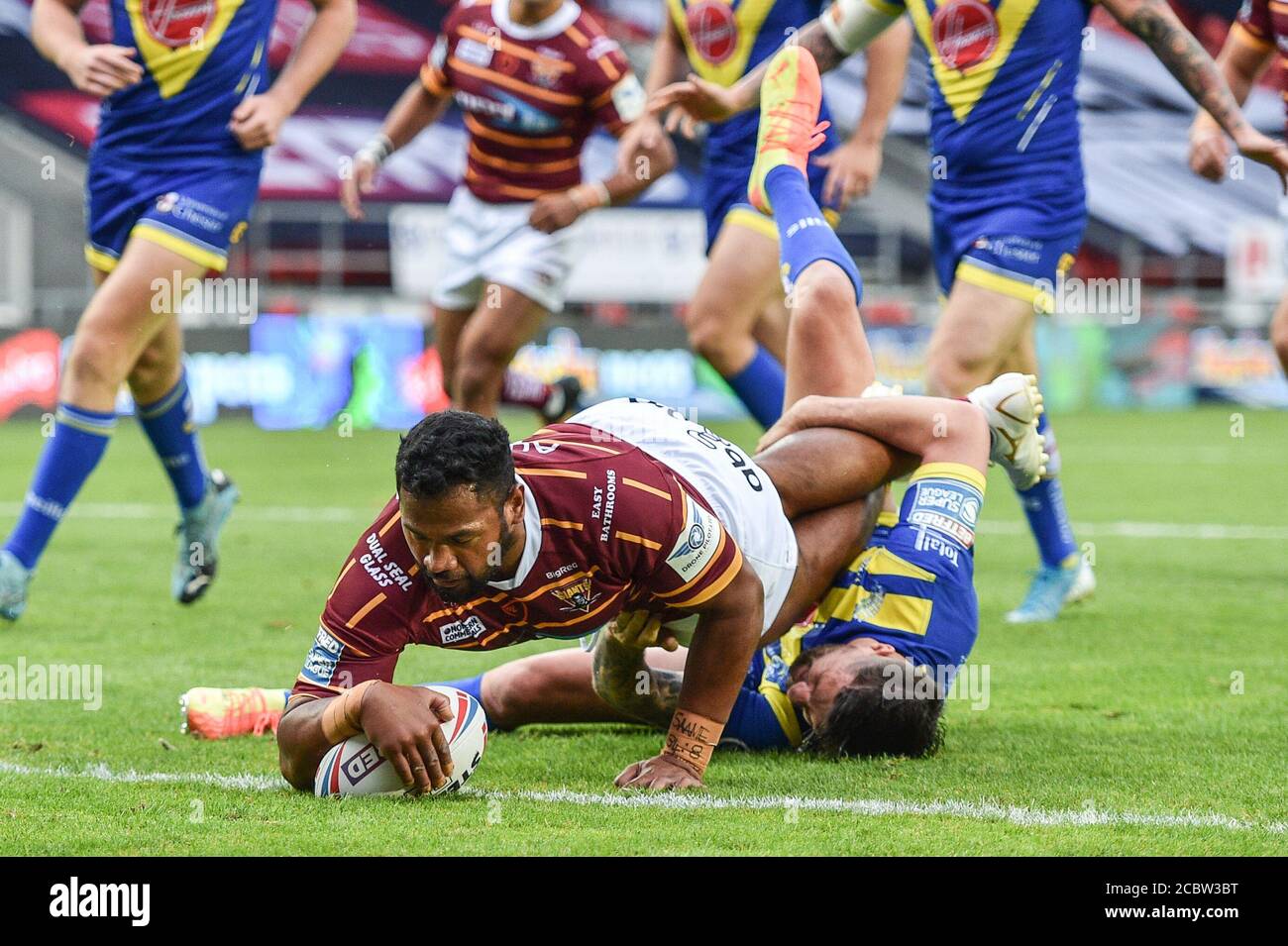 Ukuma Ta'ai of Huddersfield Giants scoring the opening try Stock Photo ...