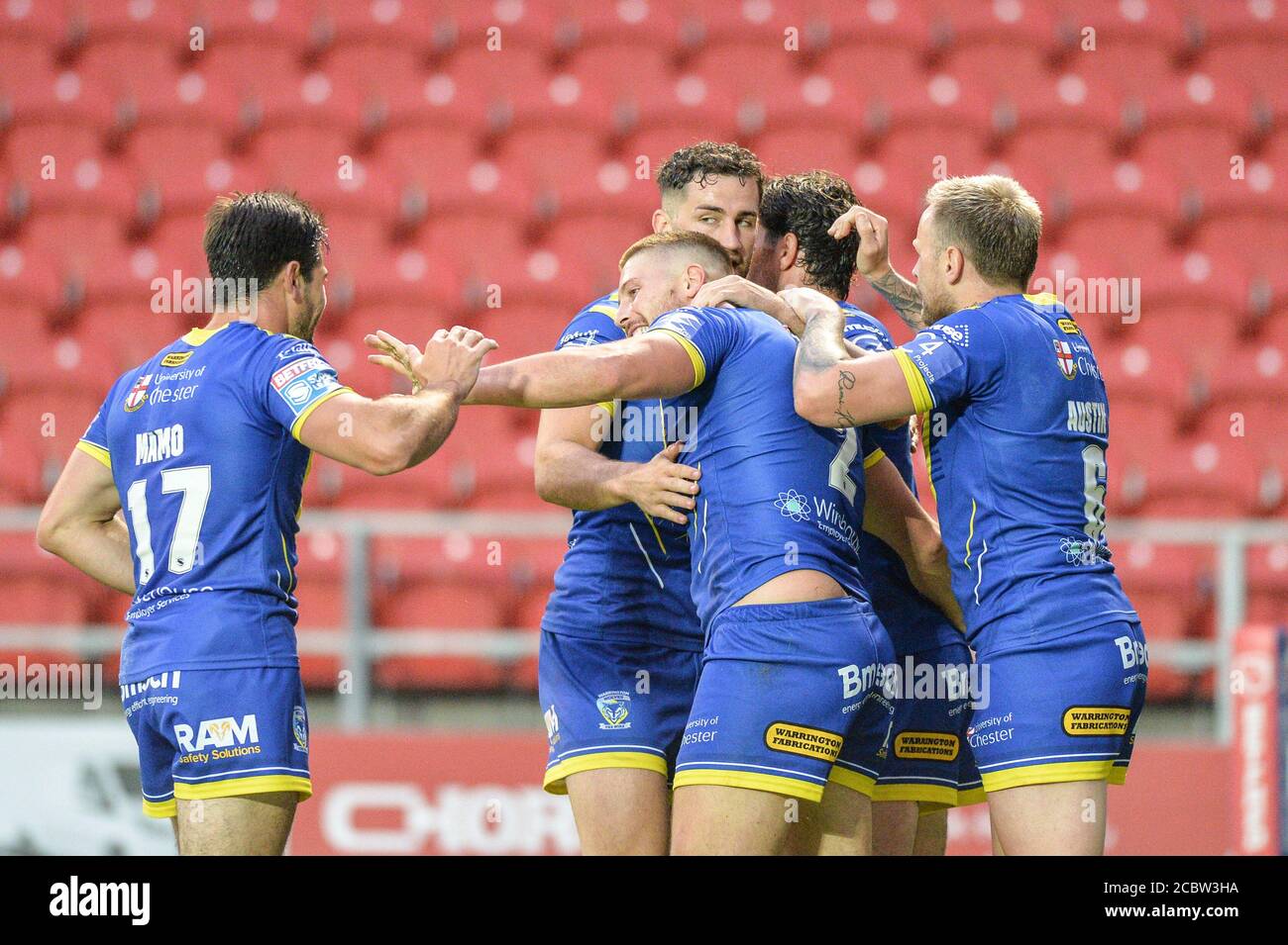 Warrington Wolves celebrate Tom Lineham try Stock Photo - Alamy