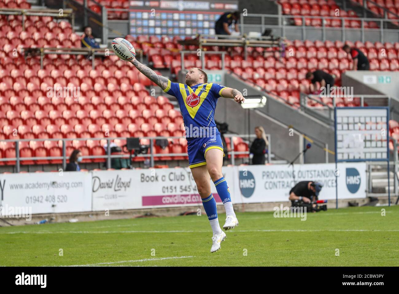 Blake Austin (6) of Warrington Wolves warming up Stock Photo - Alamy