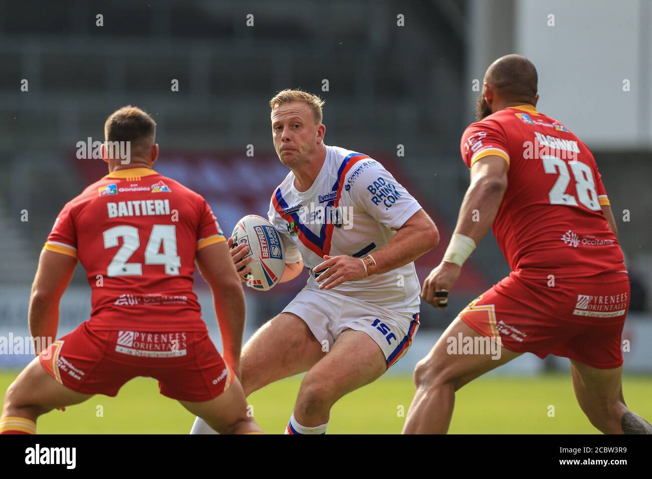 Craig Kopczak (15) of Wakefield Trinity loos for a way past Jason ...