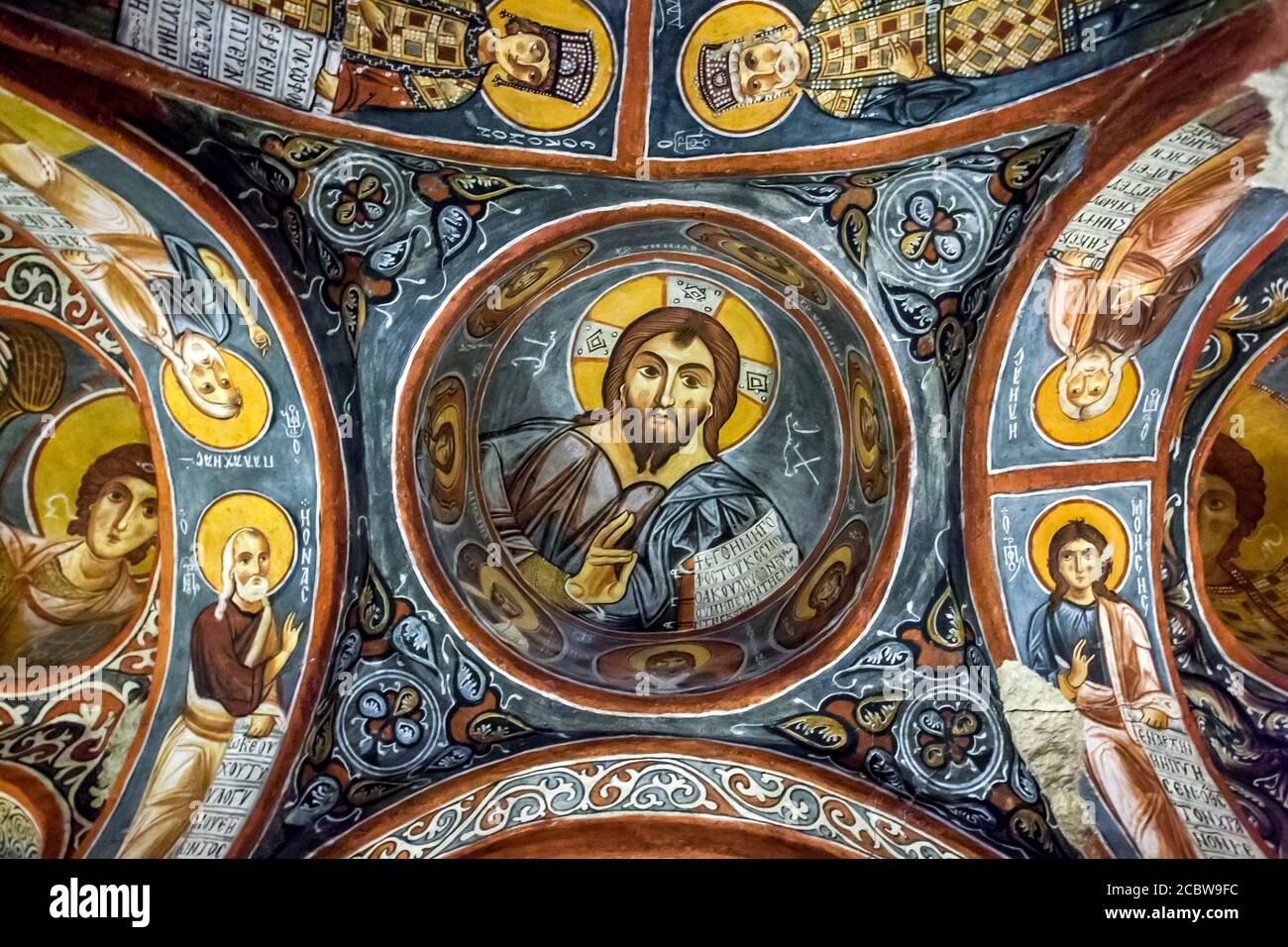 Karanlik kilise hi-res stock photography and images - Alamy