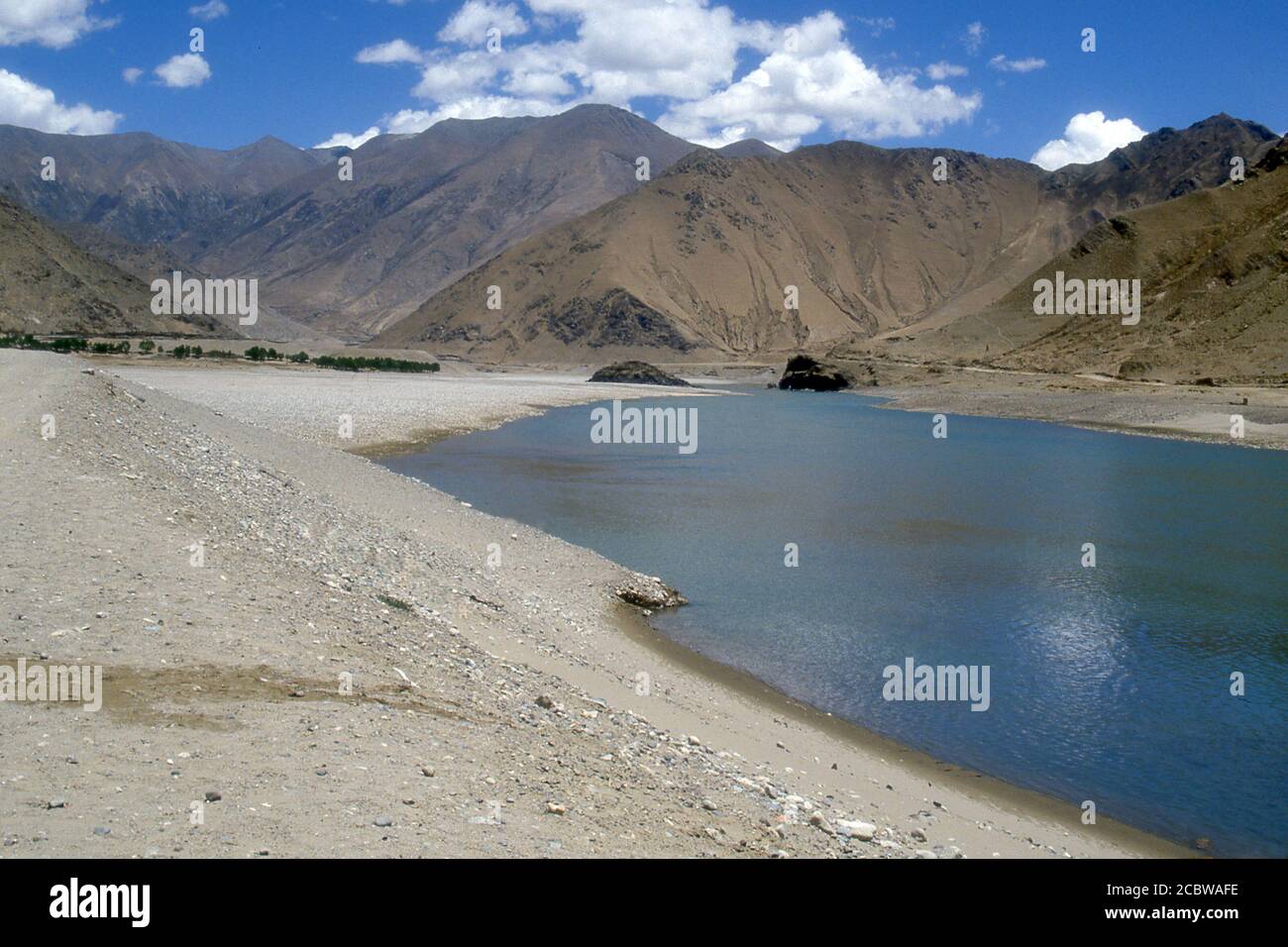 TIBET - YARLUNG TSAMPO RIVER AT DATSUKHAR Stock Photo - Alamy