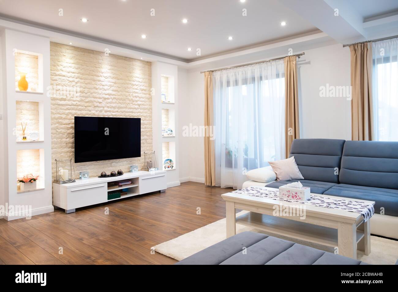 Empty couch wide angle hi-res stock photography and images - Alamy