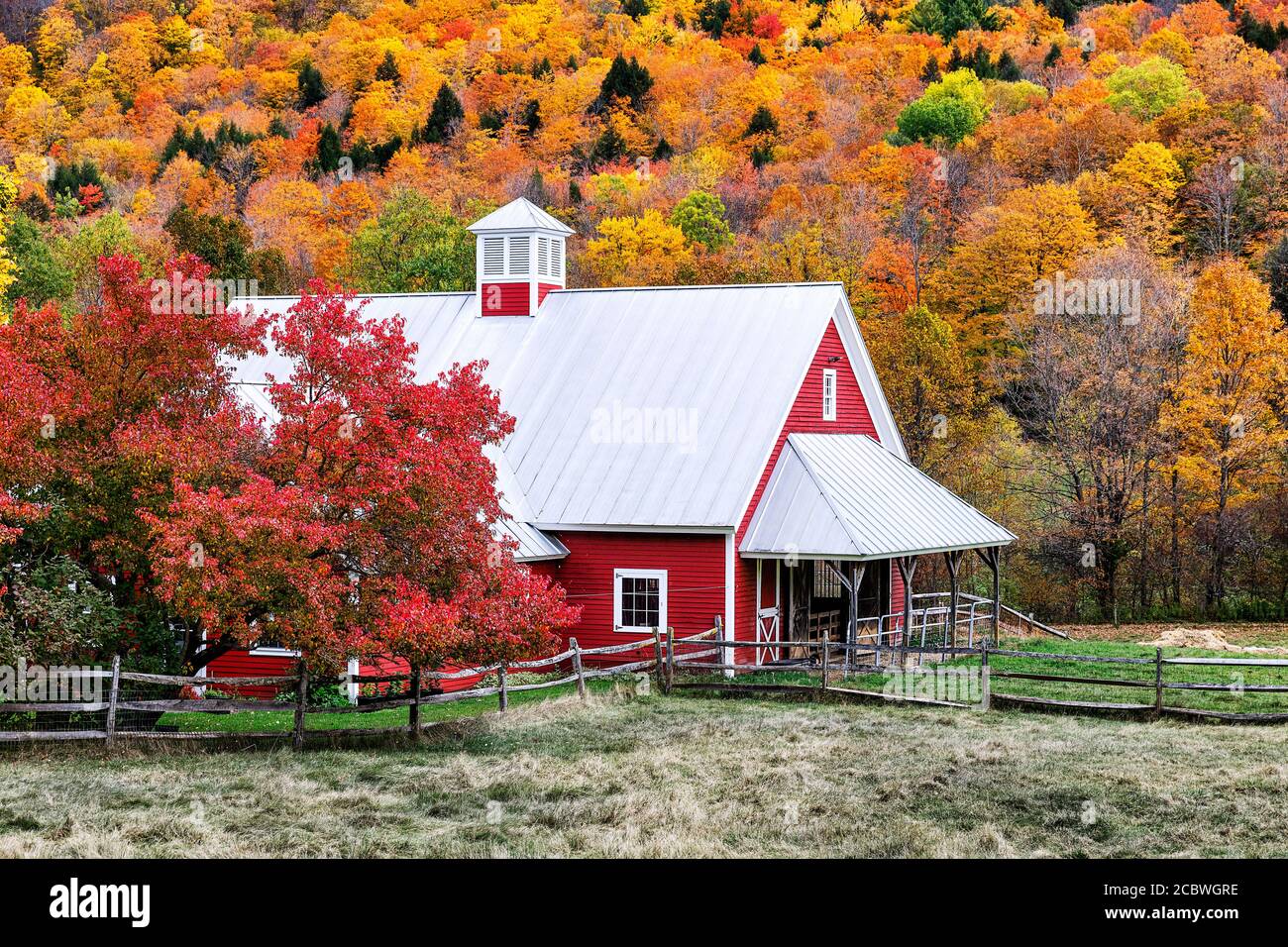 Vermont scenic farming barn farming hi-res stock photography and images ...