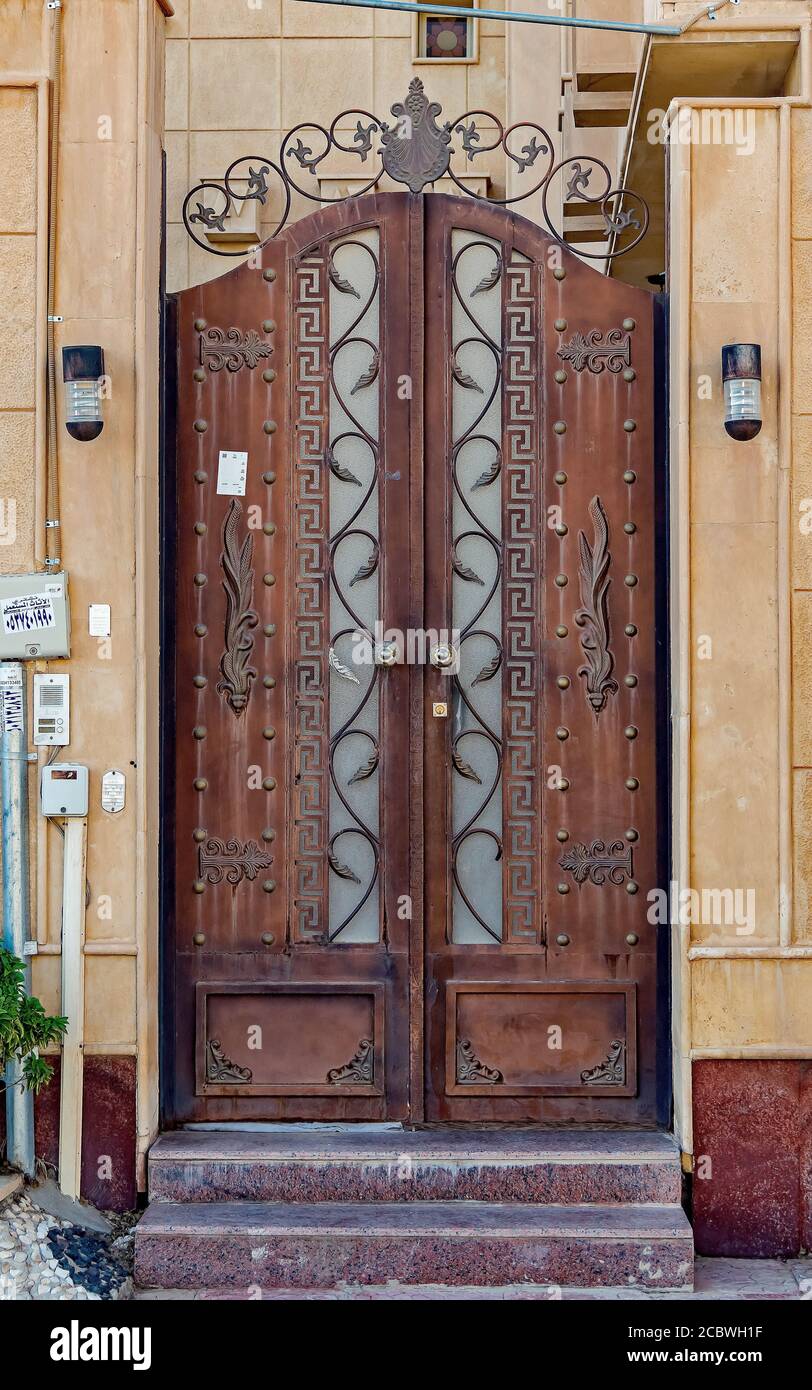 Arabian door styles hi-res stock photography and images - Alamy