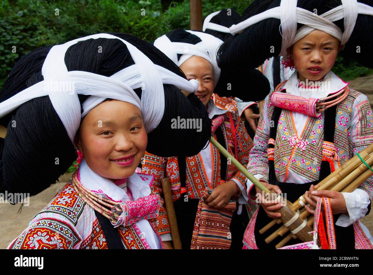 China miao dance folk music hi-res stock photography and images - Alamy