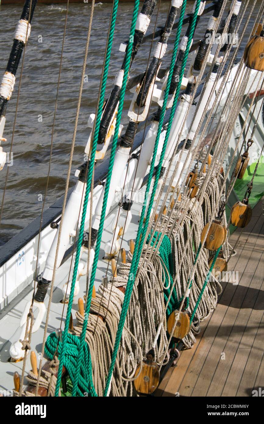 Intertwined Rope High Resolution Stock Photography and Images - Alamy