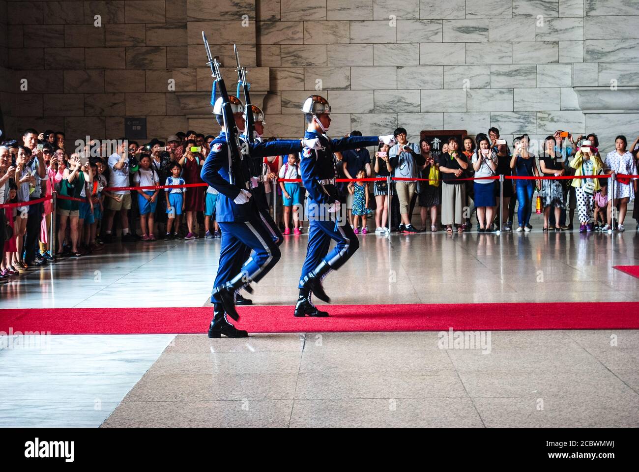 Changing of the guard at Chiang Kai-shek Memorial Hall Stock Photo - Alamy