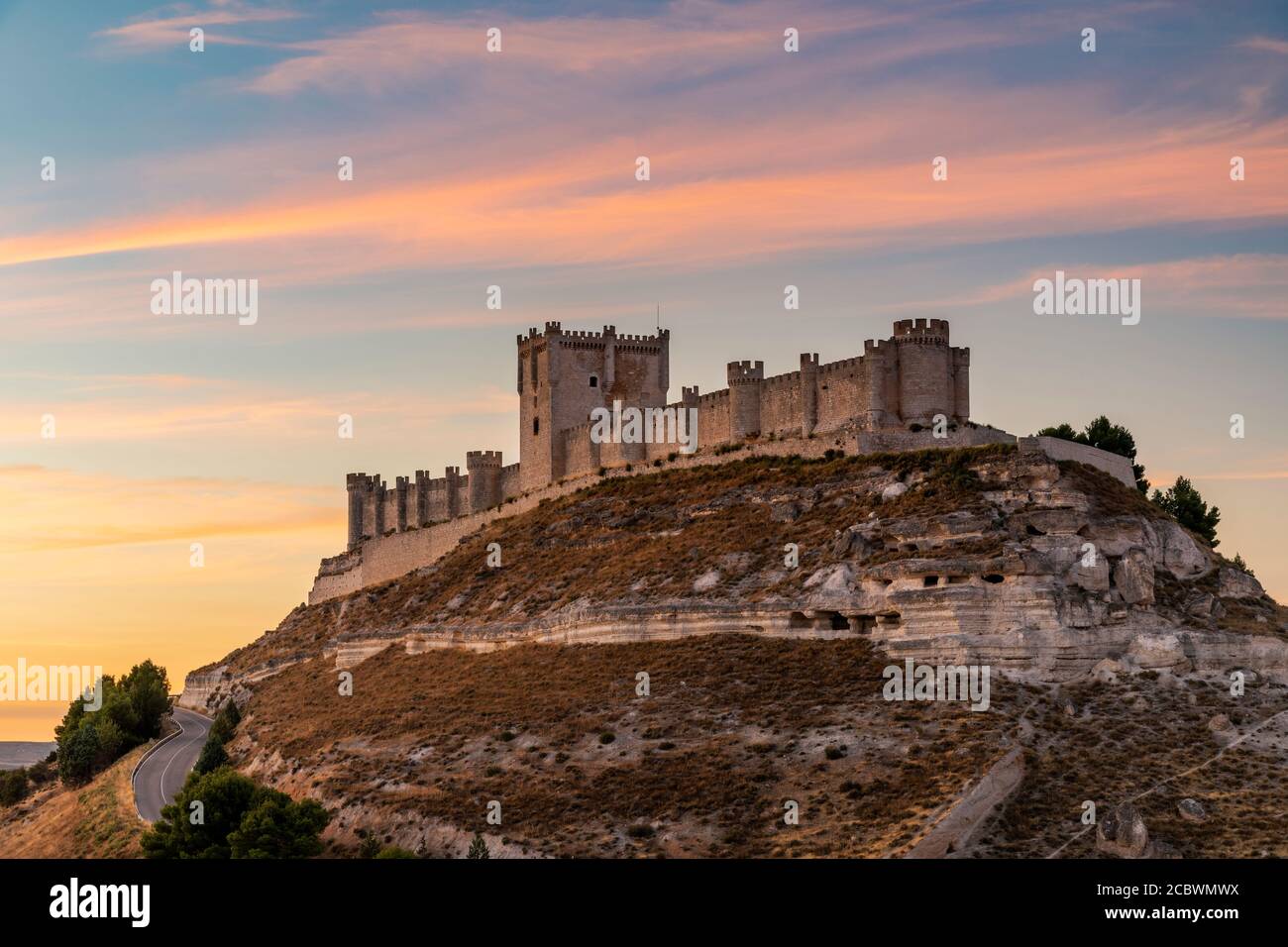 Castillo medieval hi-res stock photography and images - Alamy