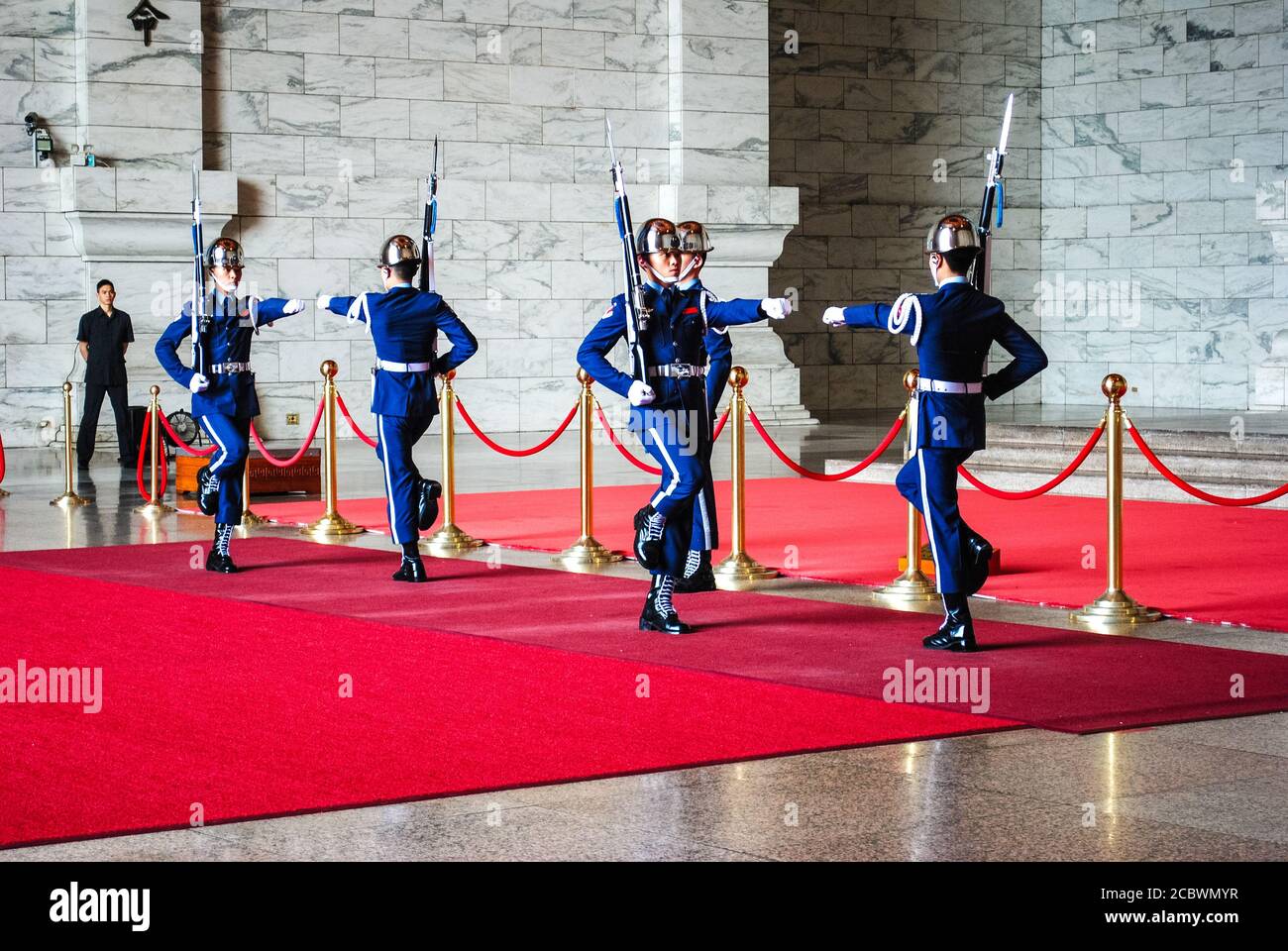 Changing of the guard at Chiang Kai-shek Memorial Hall Stock Photo - Alamy