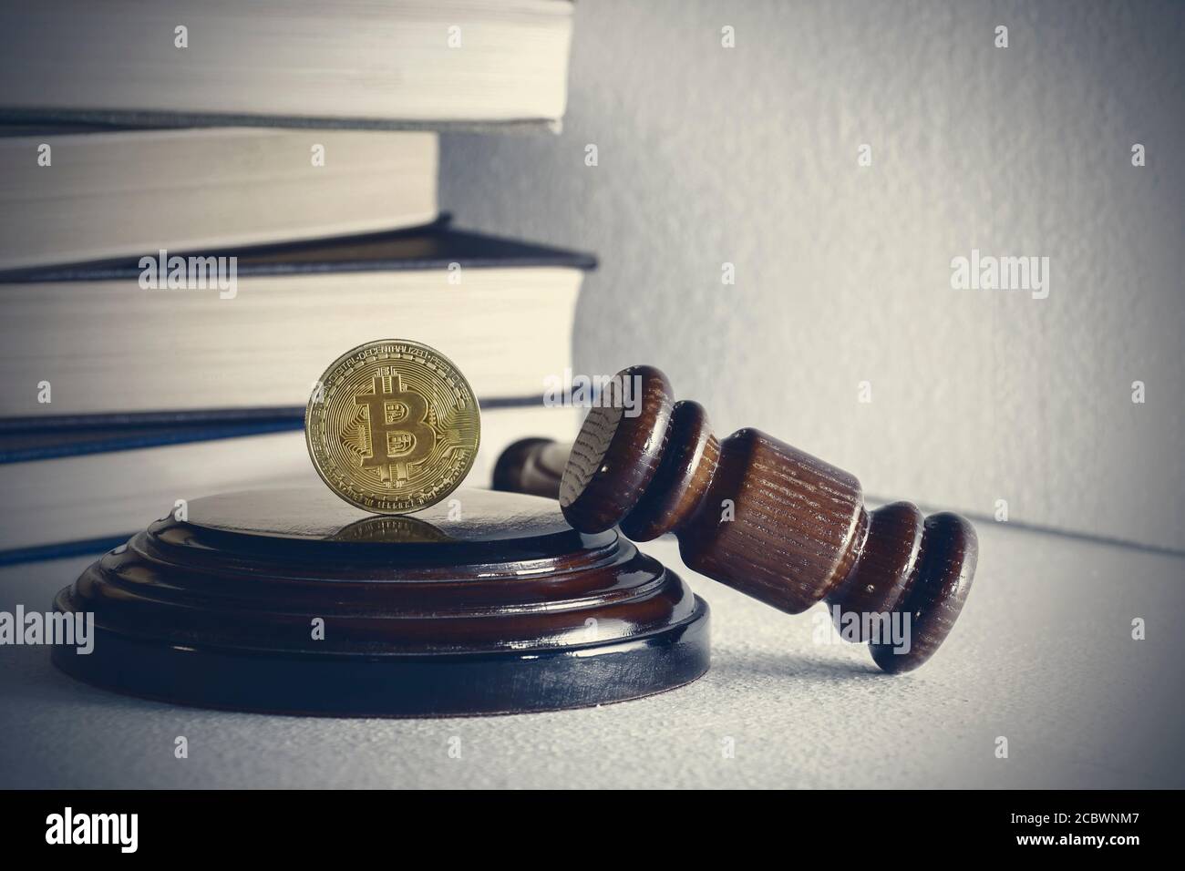 Gold anvil hi-res stock photography and images - Alamy