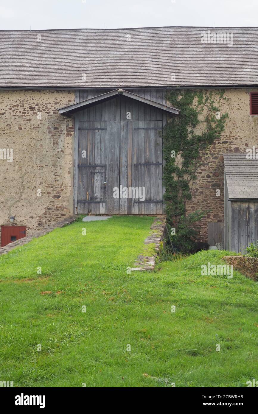 Storage of things hi-res stock photography and images - Alamy