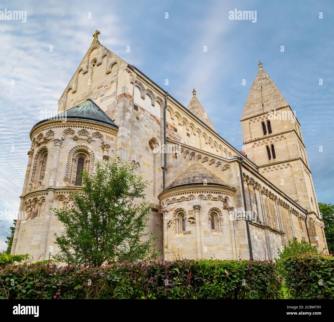 Romanesque church hi-res stock photography and images - Alamy