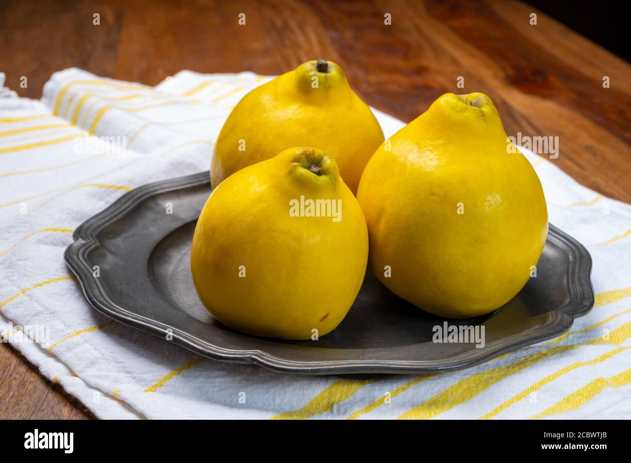 Group of ripe yellow quince apples close up Stock Photo - Alamy