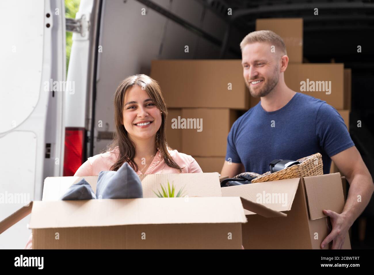 Women van moving box hi-res stock photography and images - Alamy