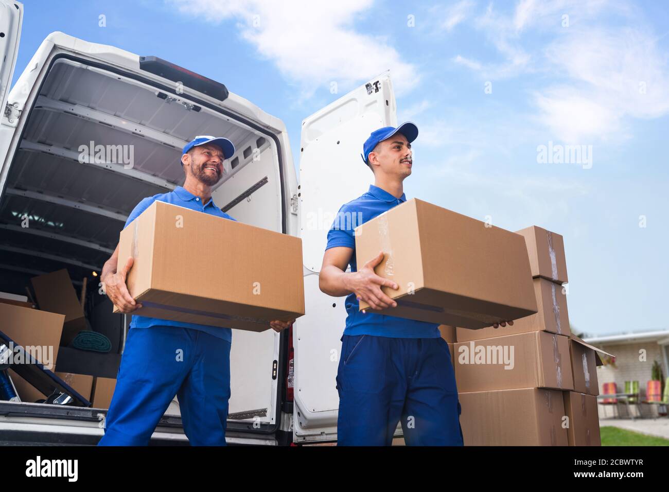 Loading van with boxes hi-res stock photography and images - Alamy