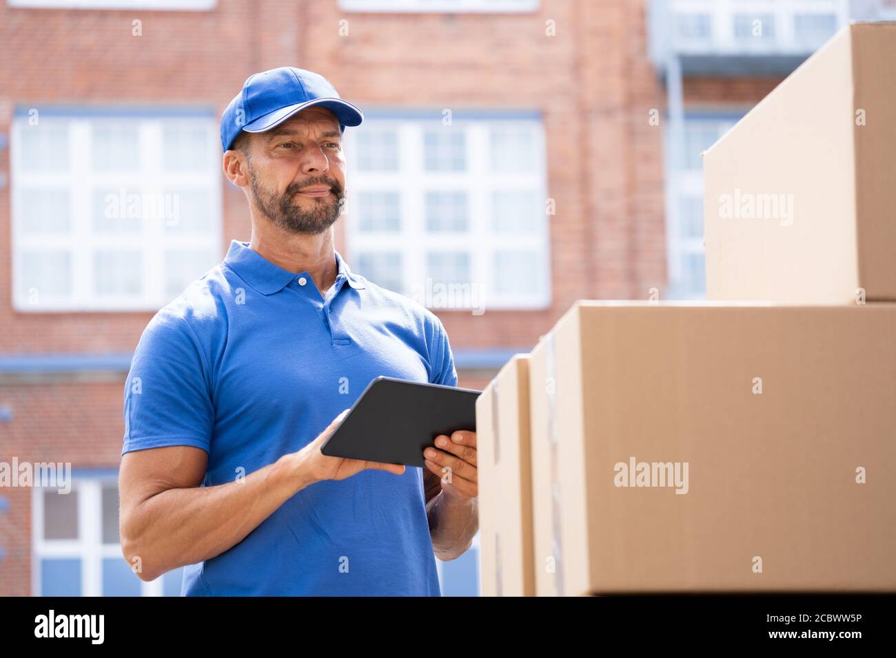 Deliver workers hi-res stock photography and images - Alamy