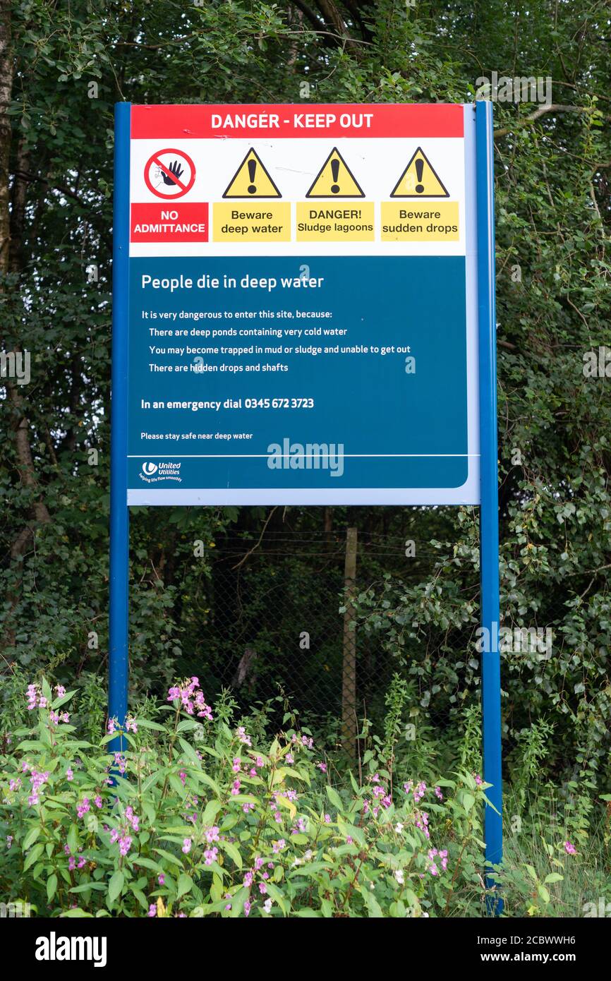 Beware deep water sign hi-res stock photography and images - Alamy