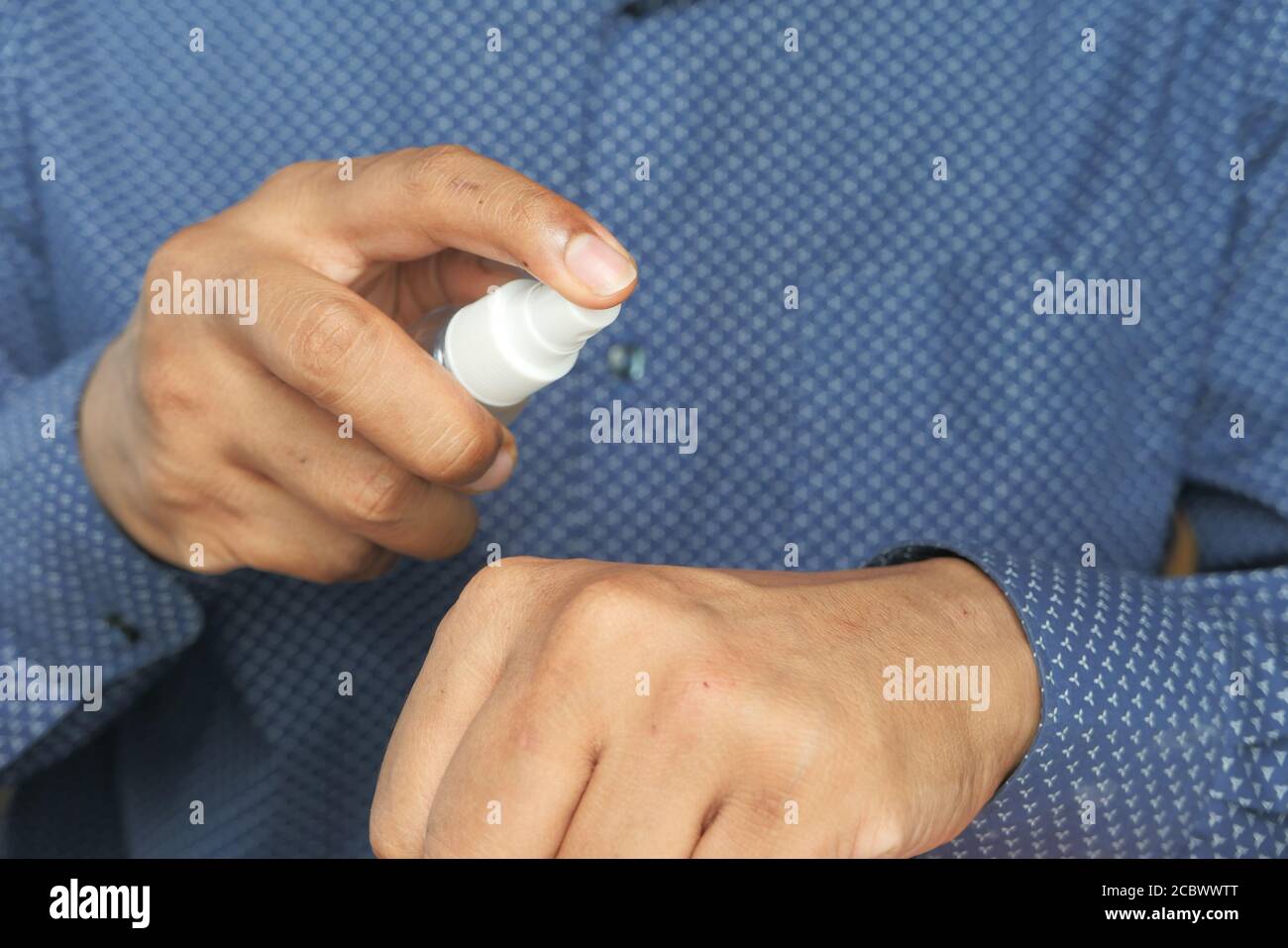 Hand using alcohol spray hi-res stock photography and images - Alamy