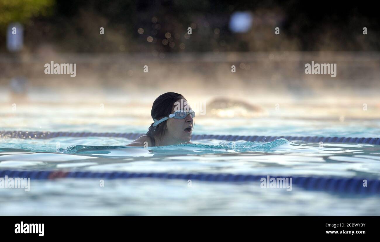 Sandford park lido in cheltenham hi-res stock photography and images ...