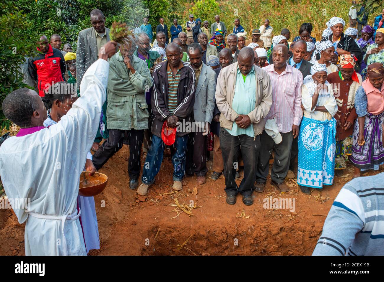 Catholic funeral priest blessing coffin hi-res stock photography and ...