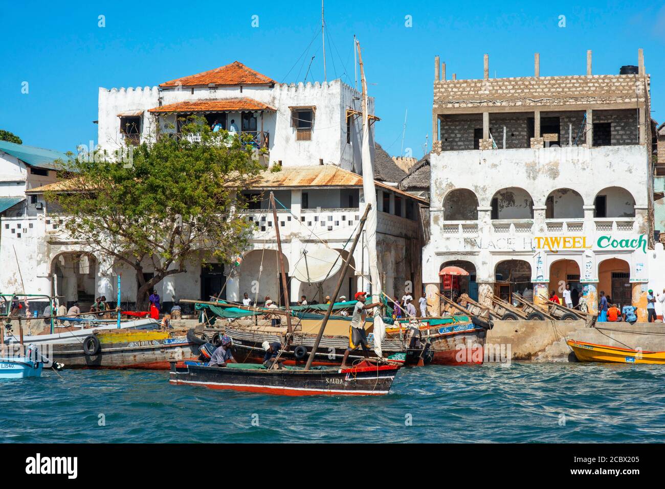 Boats in the Lamu waterfront, Kenya, Lamu island UNESCO World Heritage ...