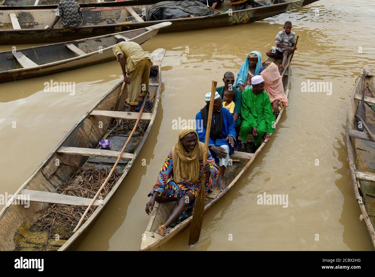 Niger. Sunday market at Ayorou on the Niger river bank Stock Photo - Alamy
