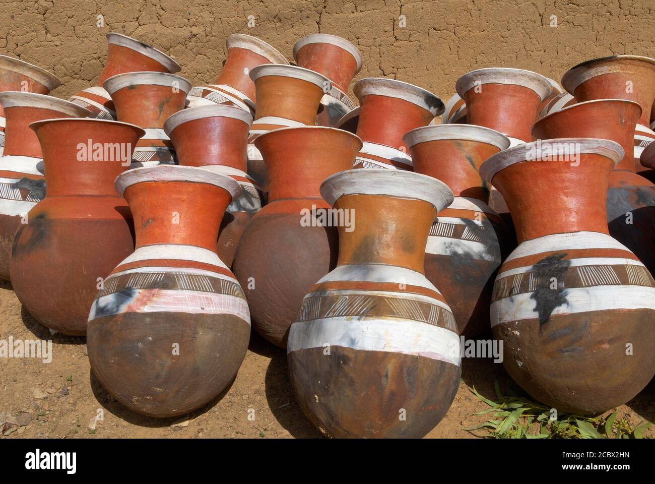 West africa culture pottery hi-res stock photography and images - Alamy