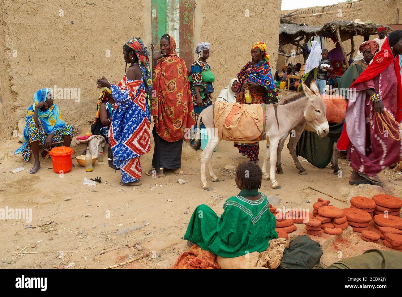 Niger. Sunday market at Ayorou on the Niger river bank Stock Photo - Alamy