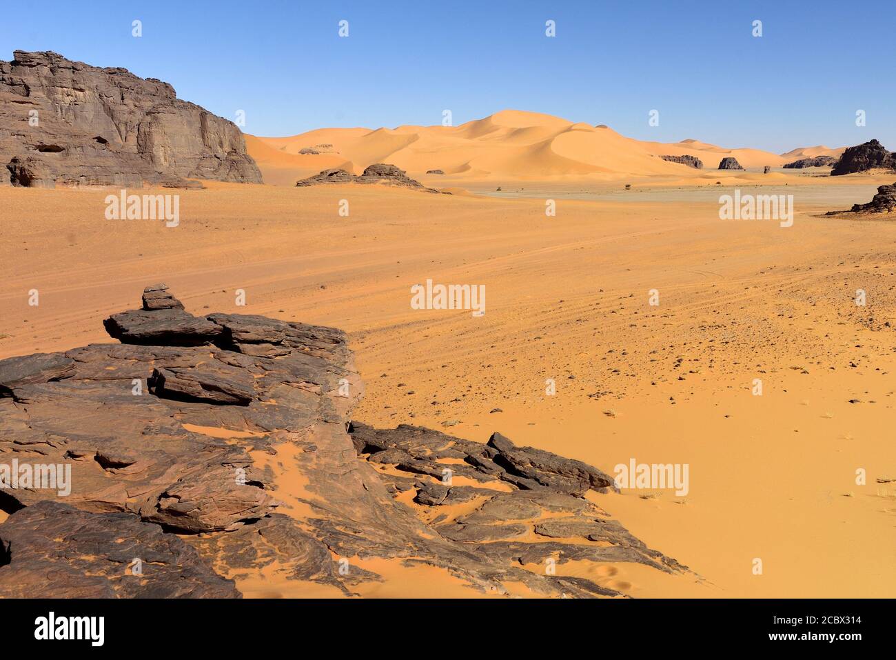 RED DESERT IN ALGERIA WITH SAND DUNES AND ROCK FORMATIONS IN TADRART ...