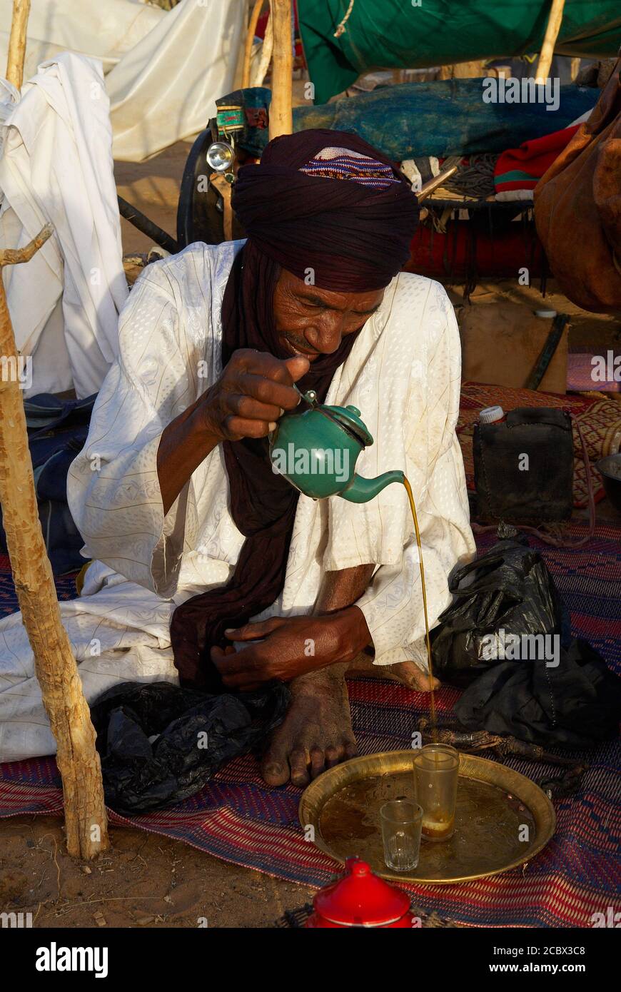 Tuareg tea ceremony hi-res stock photography and images - Alamy