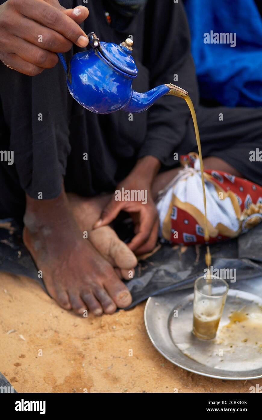 Niger. Tea ceremony, Tuareg peoples Stock Photo - Alamy