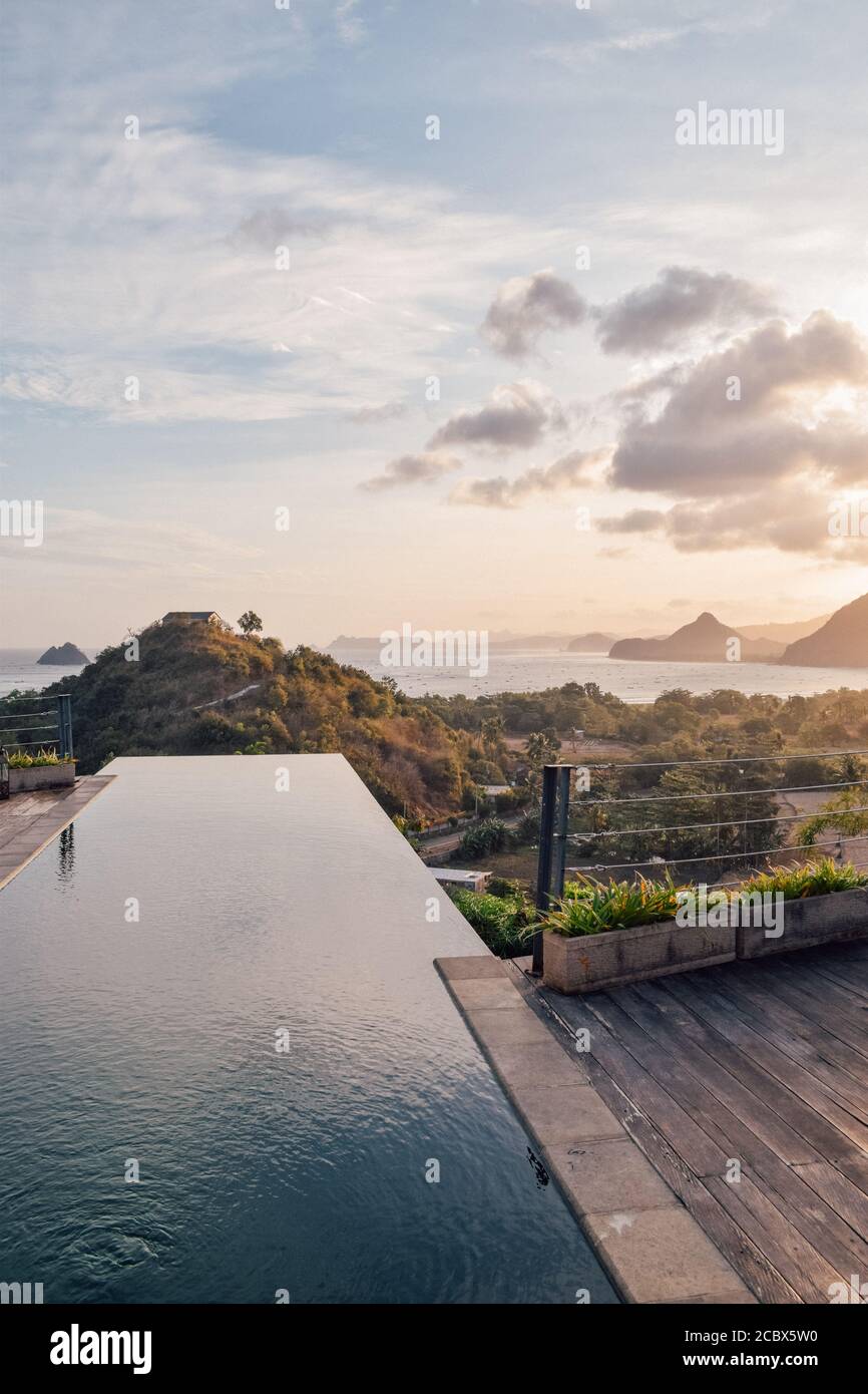 Infinity pool and ocean view Stock Photo - Alamy