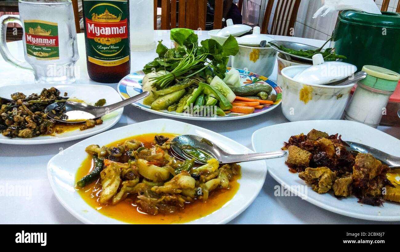 Burmese food hi-res stock photography and images - Alamy