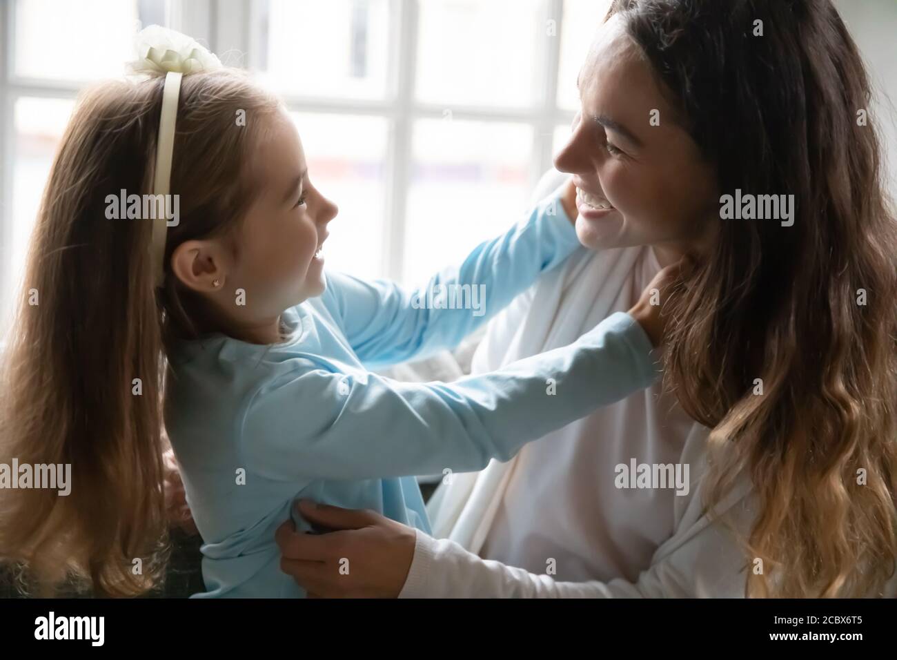 Baby neck support hi-res stock photography and images - Alamy