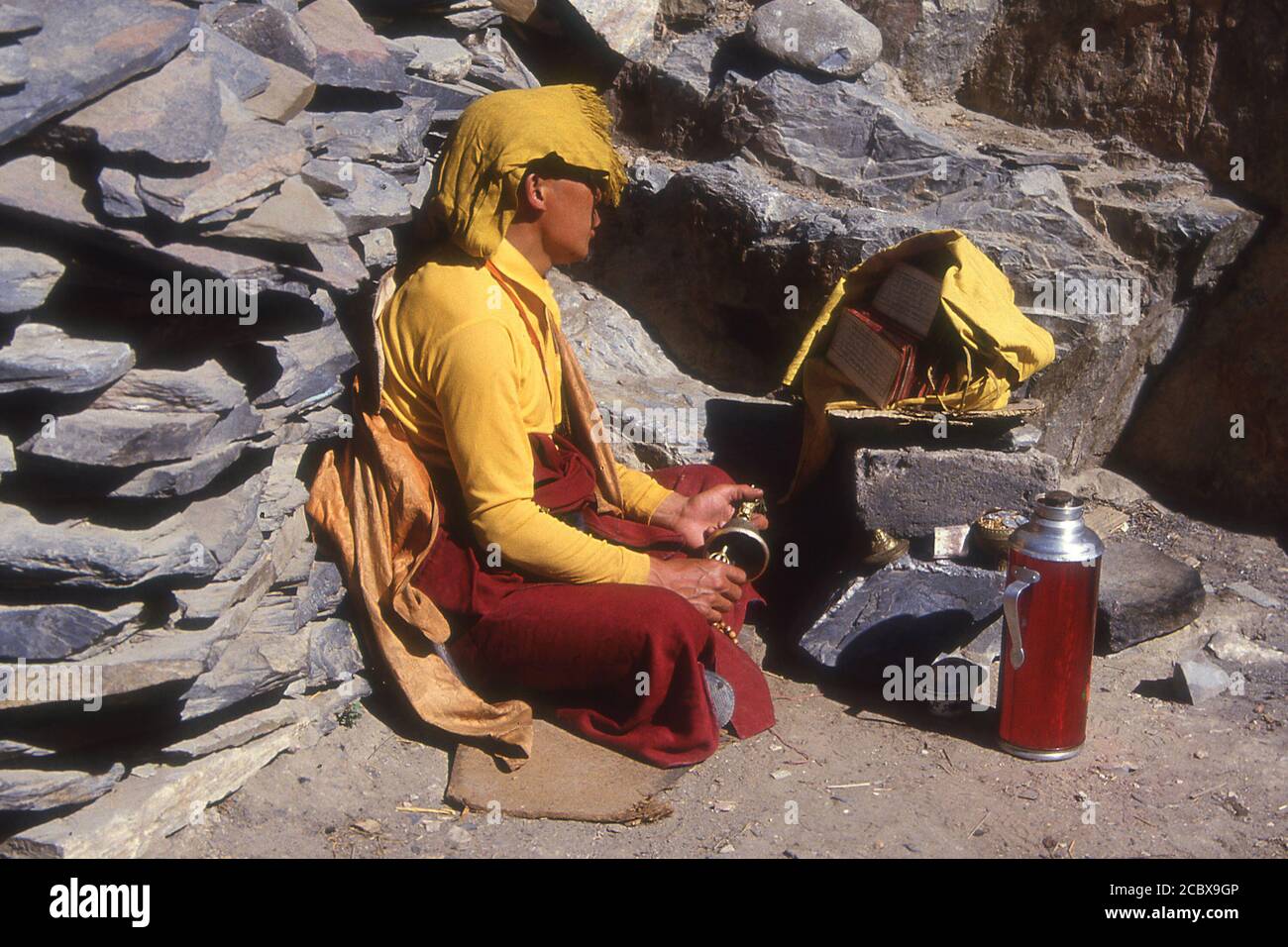 TIBET - MONK LEARNING AND PRAYING IN LHASA Stock Photo - Alamy