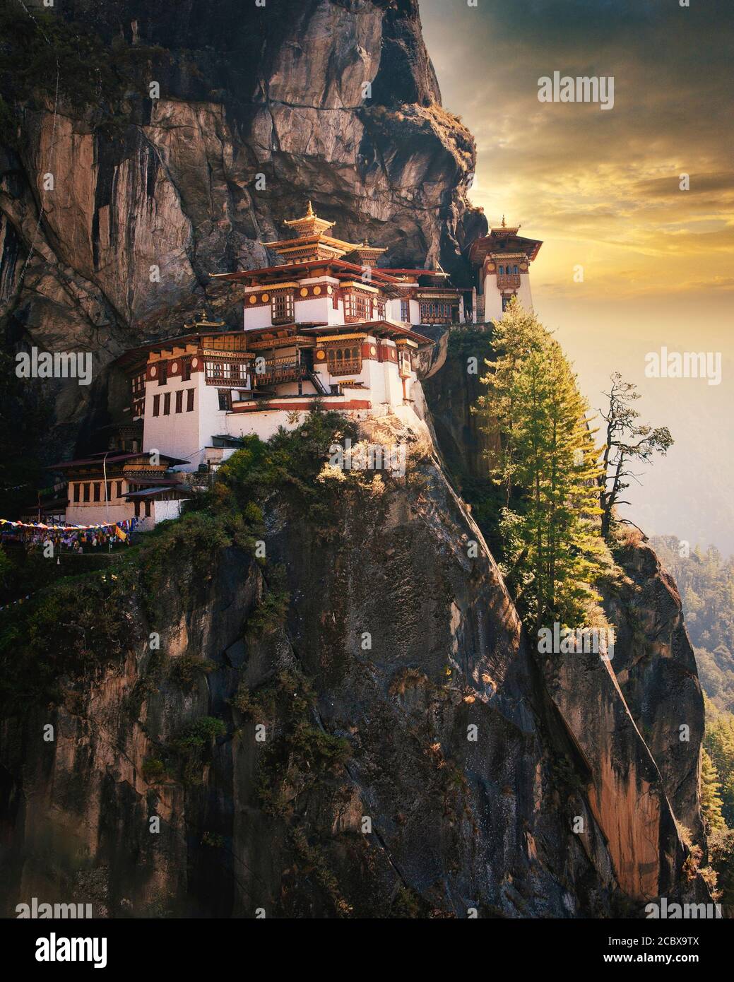 Paro mountains hi-res stock photography and images - Alamy