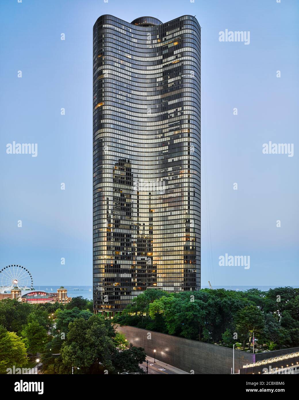 Lake point tower condominium hi-res stock photography and images - Alamy
