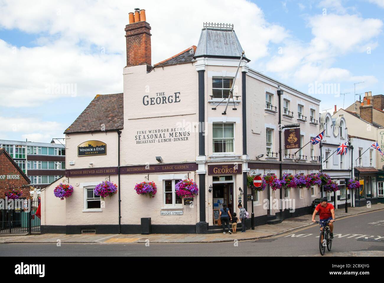Cycling pub hi-res stock photography and images - Alamy